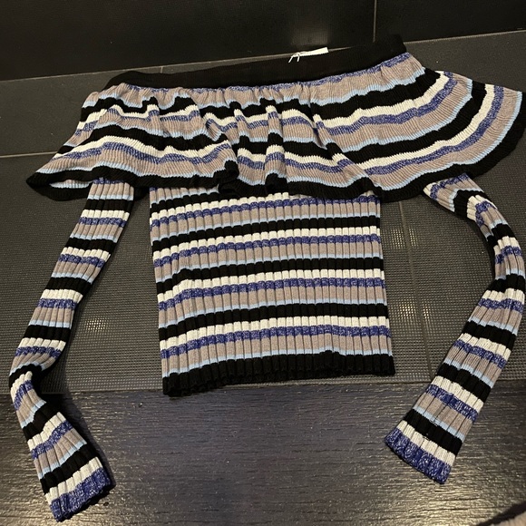 Endless Rose | Tops | Nwt Xs Endless Rose Offtheshoulder Form Fitting ...